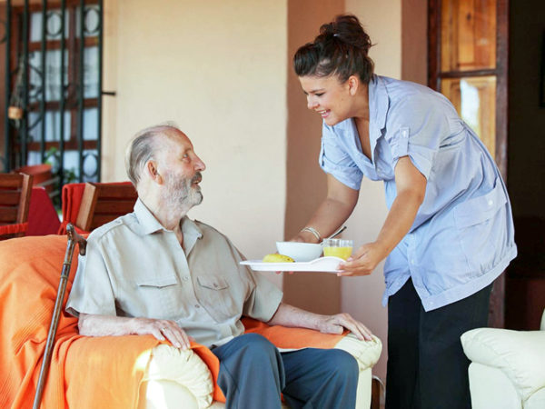 Devenir Auxiliaire De Vie Tout Ce Quil Y A à Savoir On Vaut Mieux